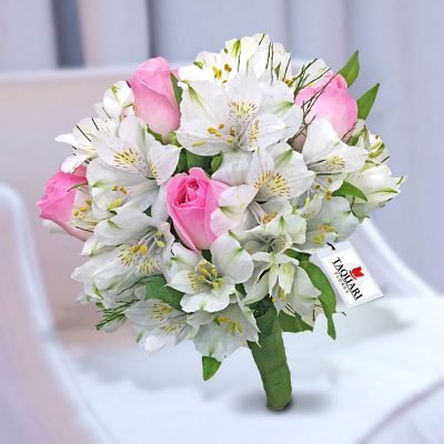 Buquê de Noiva Para Civil Com Astromélias Brancas e Rosas Cor de Rosa